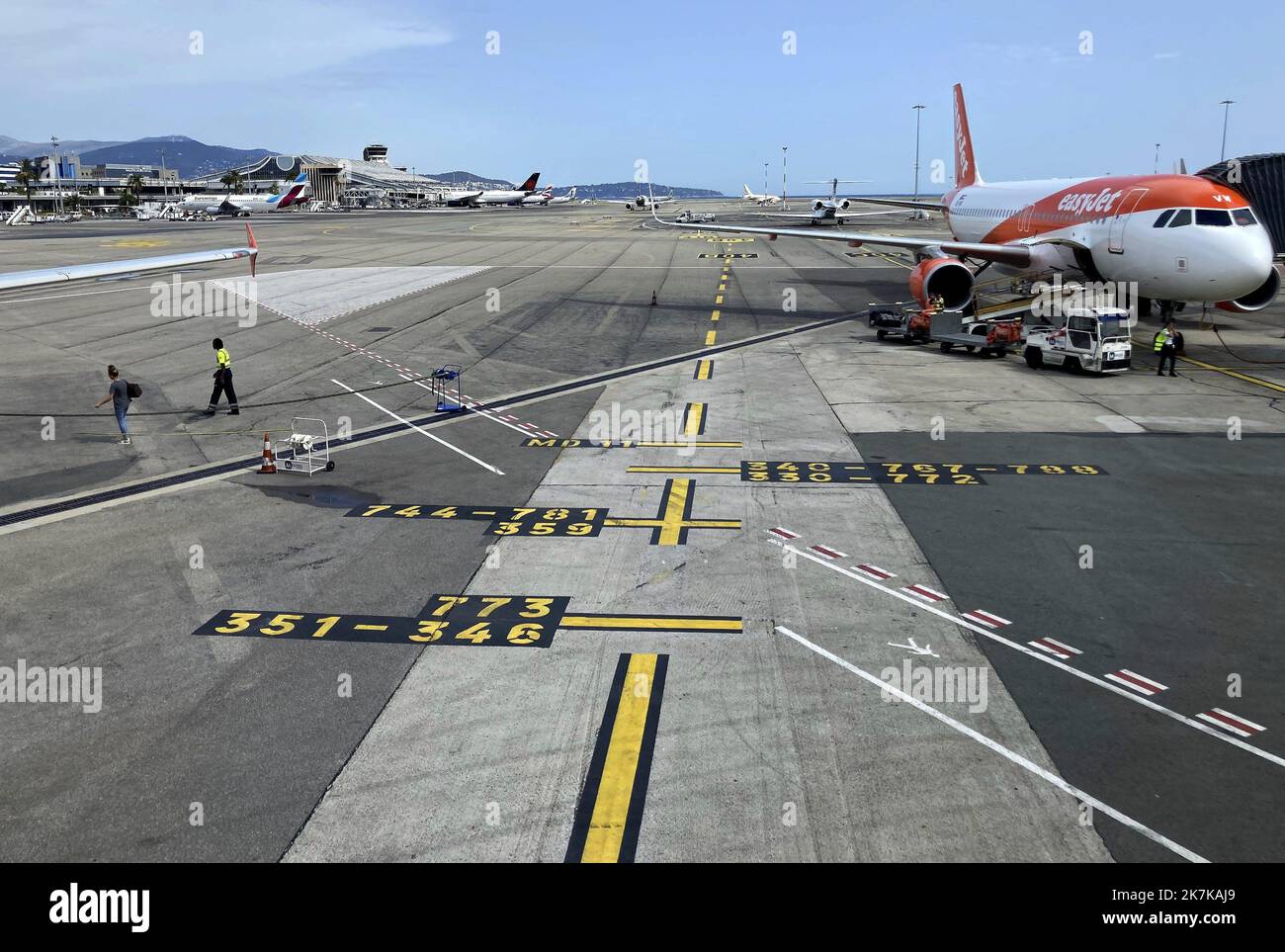 ©Francois Glories/MAXPPP - 09/09/2022 Passengers board an Easyjet ...