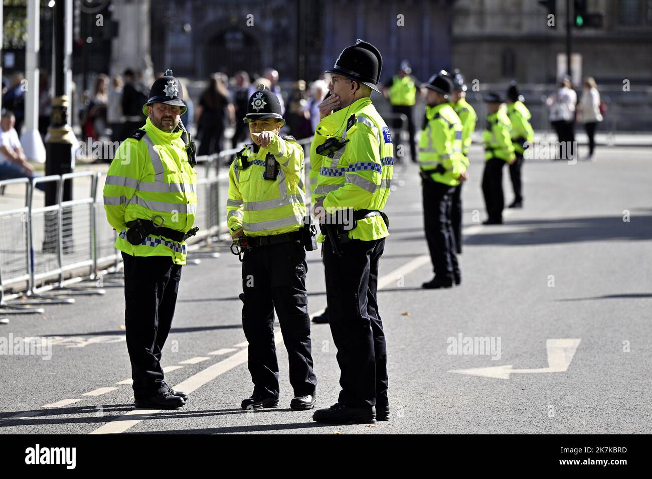 Bobbies de londres hi-res stock photography and images - Alamy