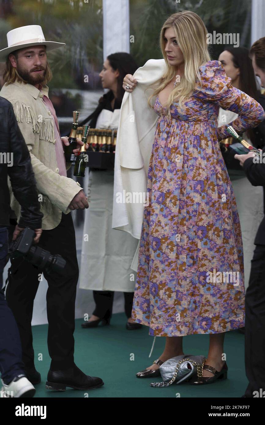 Moet chandon umbrella hi-res stock photography and images - Alamy