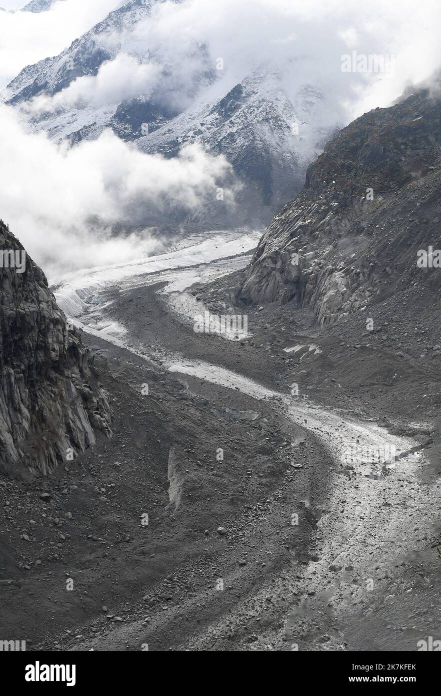 ©Mourad ALLILI/MAXPPP - 26/09/2022 The Mer de Glace is a glacier on the ...