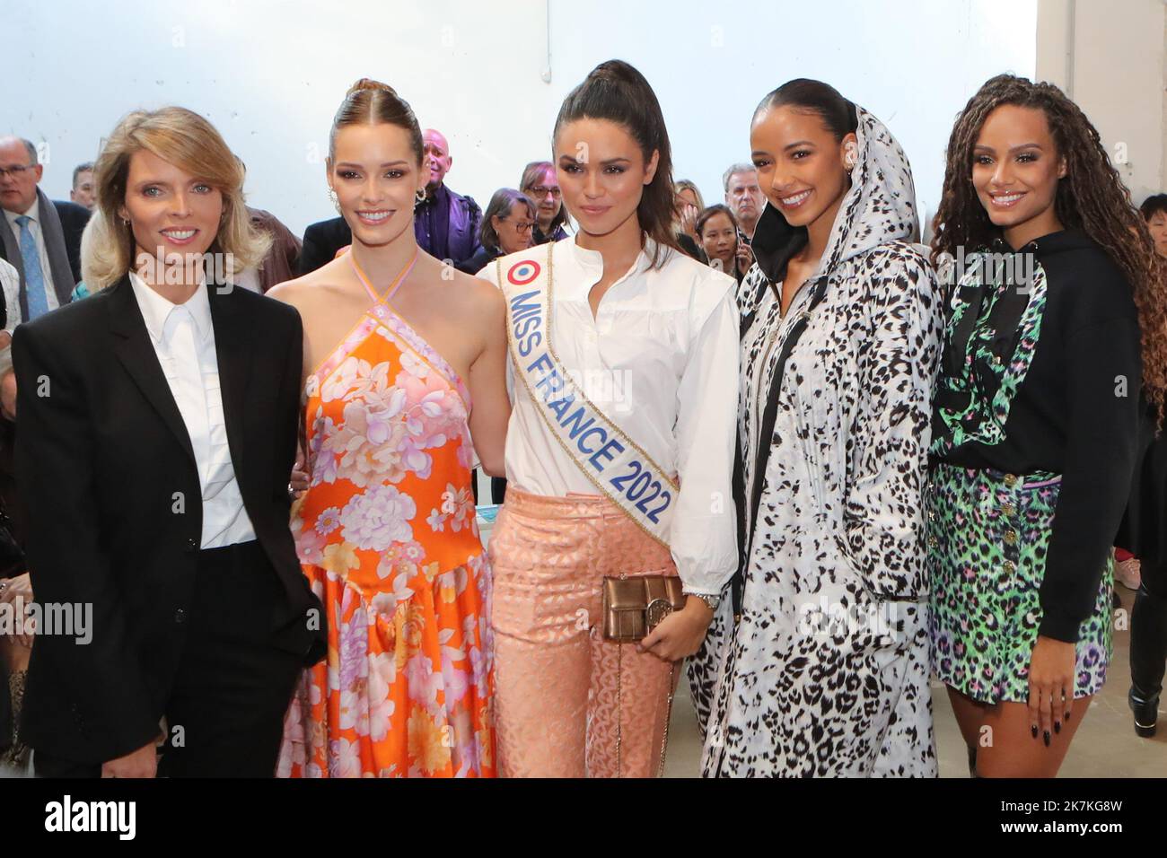 ©Pierre Teyssot/MAXPPP ; Leonard Paris : Runway - Paris Fashion Week ...