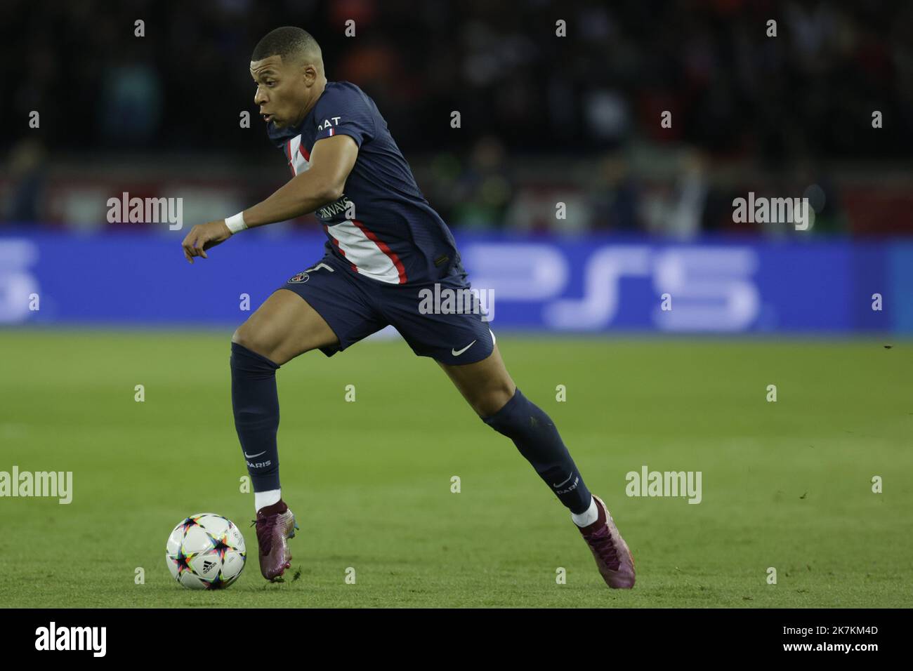 ©Sebastien Muylaert/MAXPPP - Paris 11/10/2022 Kylian Mbappé of Paris Saint-Germain run with the ...