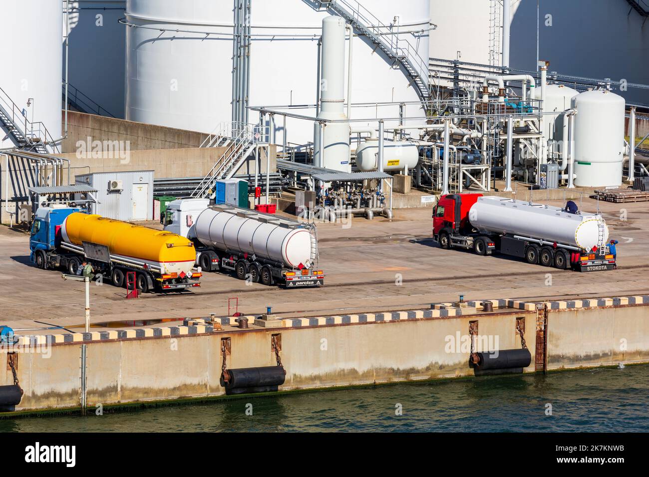 Tanker truck facility hi-res stock photography and images - Alamy