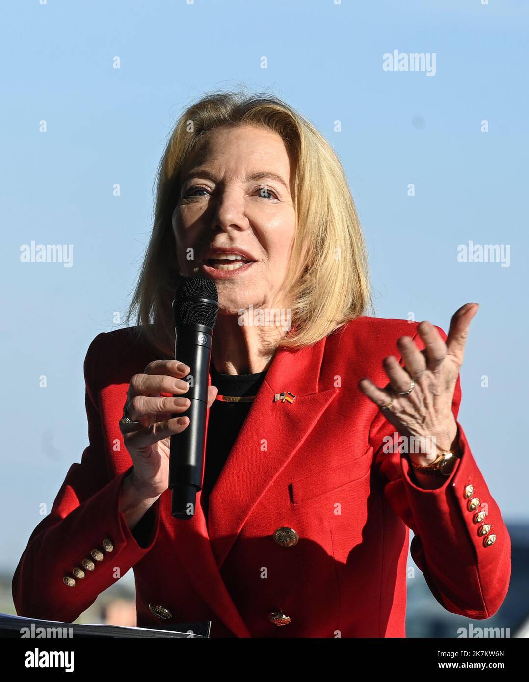 17 October 2022, Berlin, Schönefeld: U.S. Ambassador Amy Gutmann at the ...