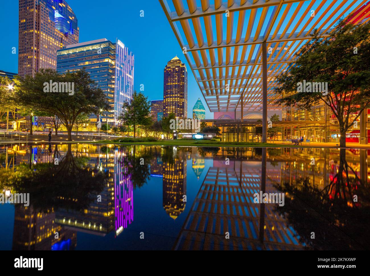 Dallas night lights hi-res stock photography and images - Alamy