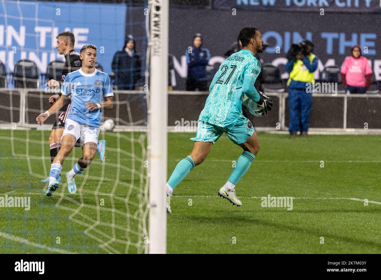 Goalkeeper Drake Callender (27) of Miami saves during Audi 2022 MLS Cup ...