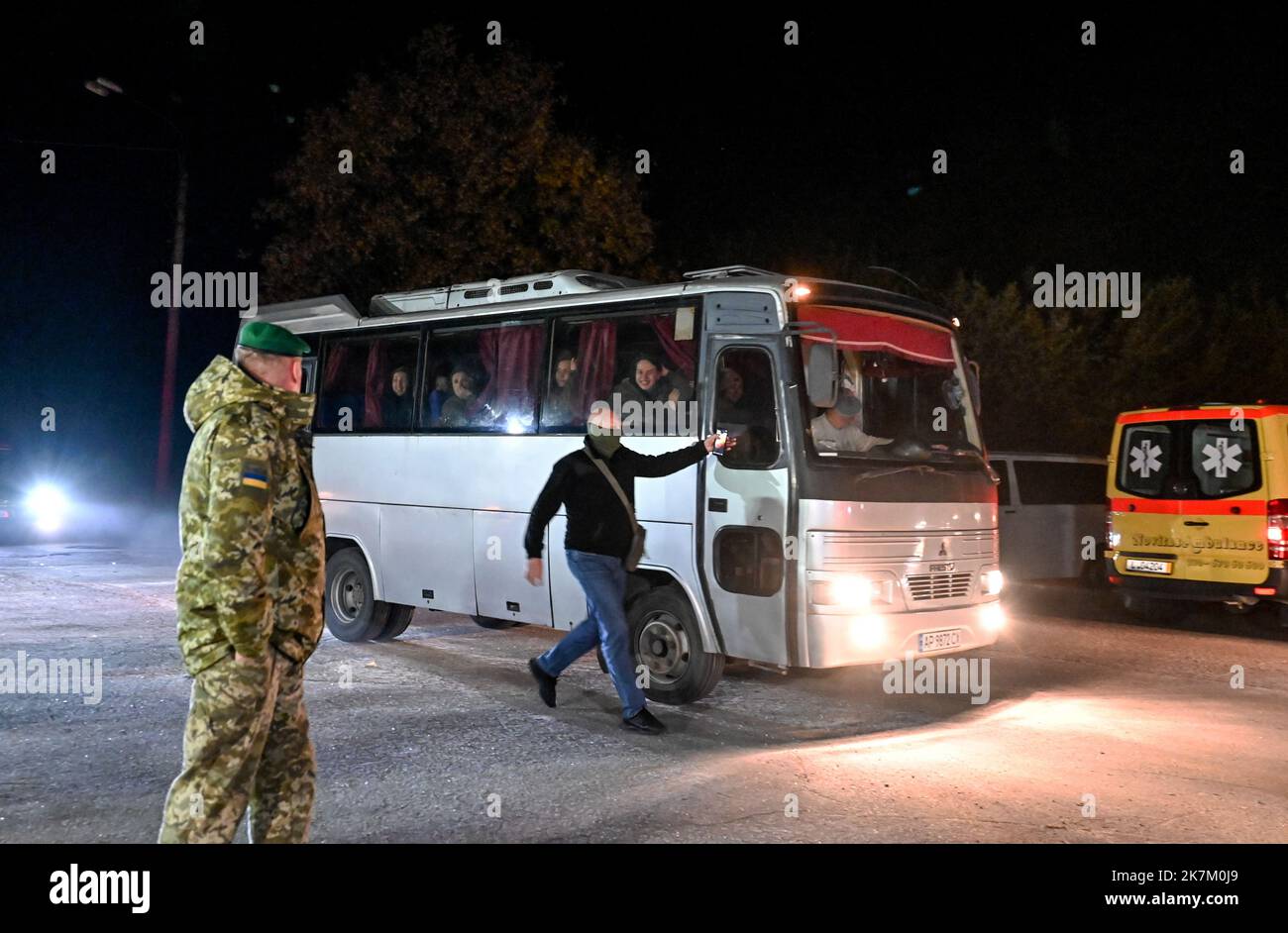 Non Exclusive: ZAPORIZHZHIA, UKRAINE - OCTOBER 17, 2022 - A bus with ...