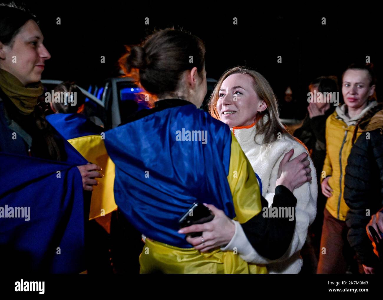 Non Exclusive: ZAPORIZHZHIA, UKRAINE - OCTOBER 17, 2022 - Women ...