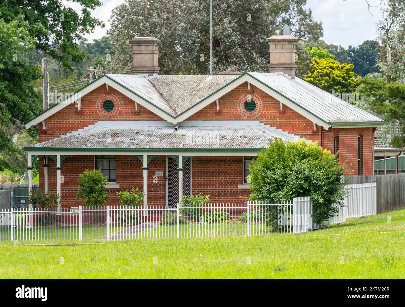 Tenterfield. The first Courthouse and police station built in 1870 ...