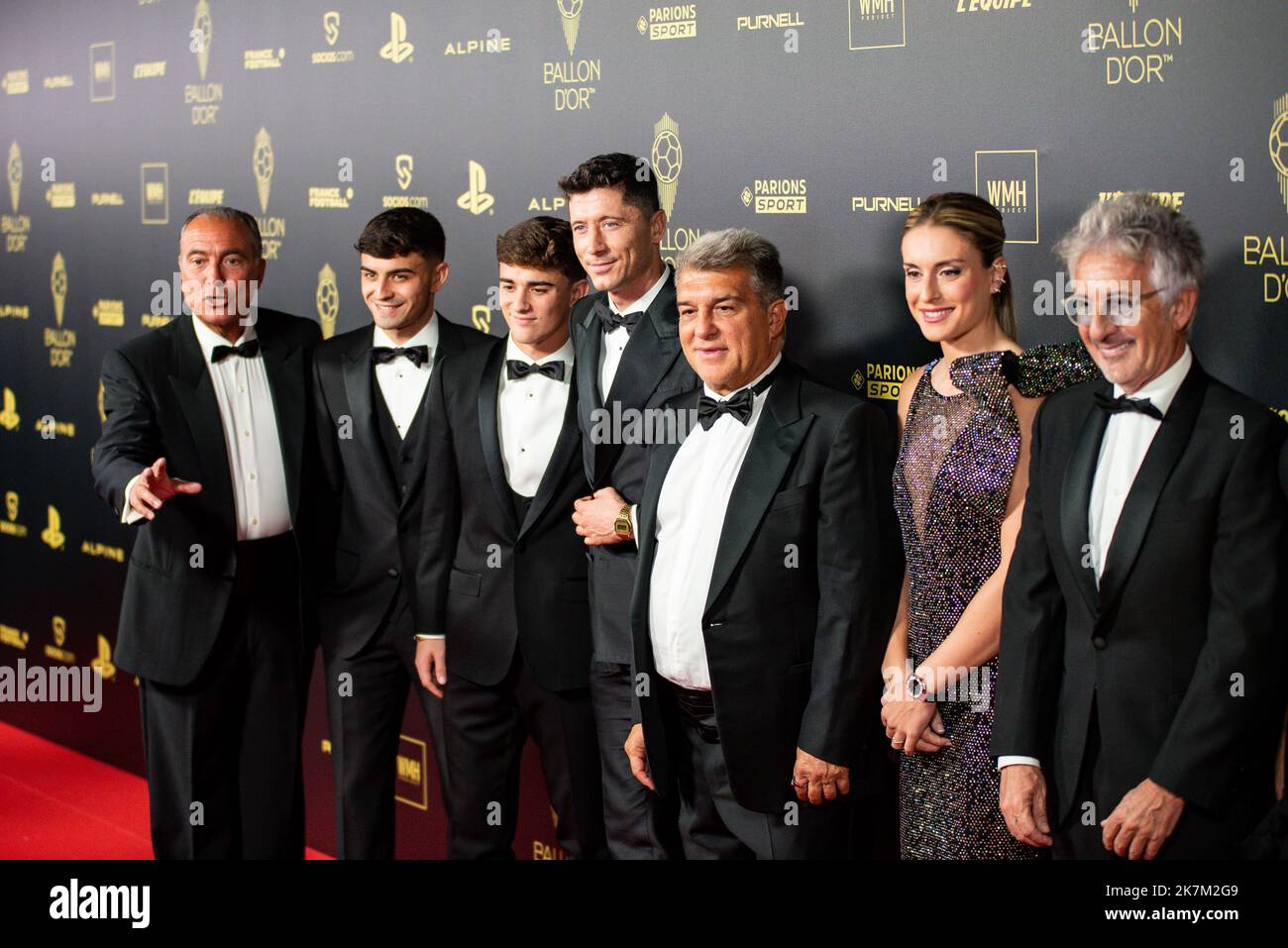 Robert Lewandowski and Alexia Putellas with FC Barcelona staff during ...