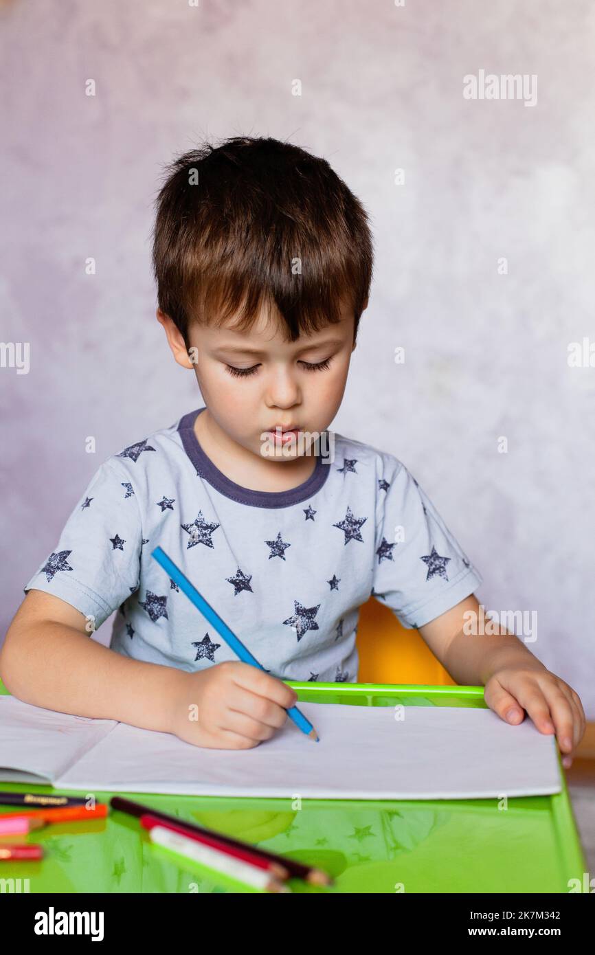 Little boy drawing with color pencils. Boy, drawing a picture for ...