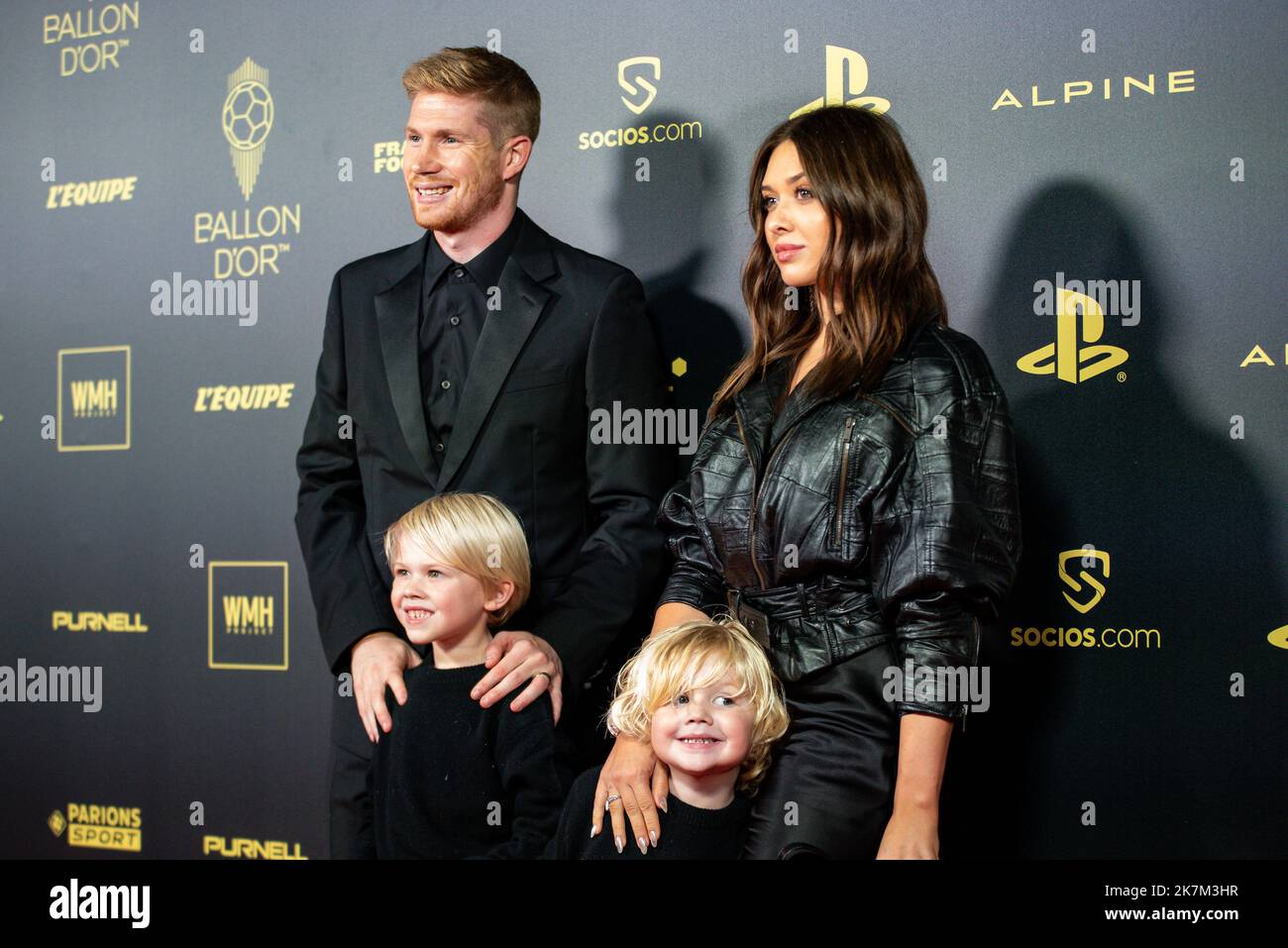 Kevin De Bruyne and Michele Lacroix with their kids during the red ...