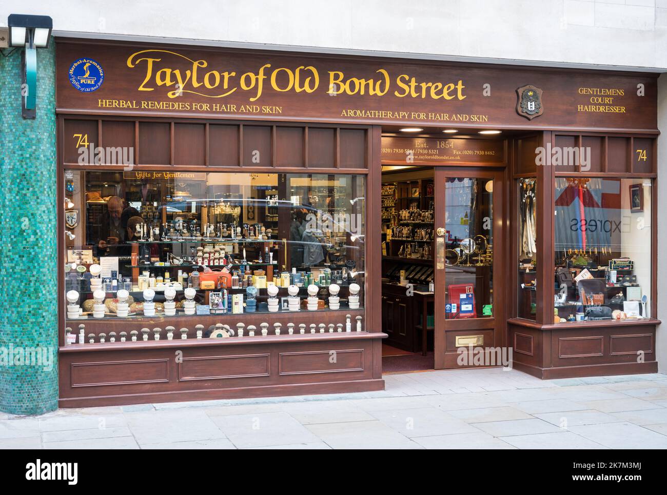 Shaving products hi-res stock photography and images - Alamy