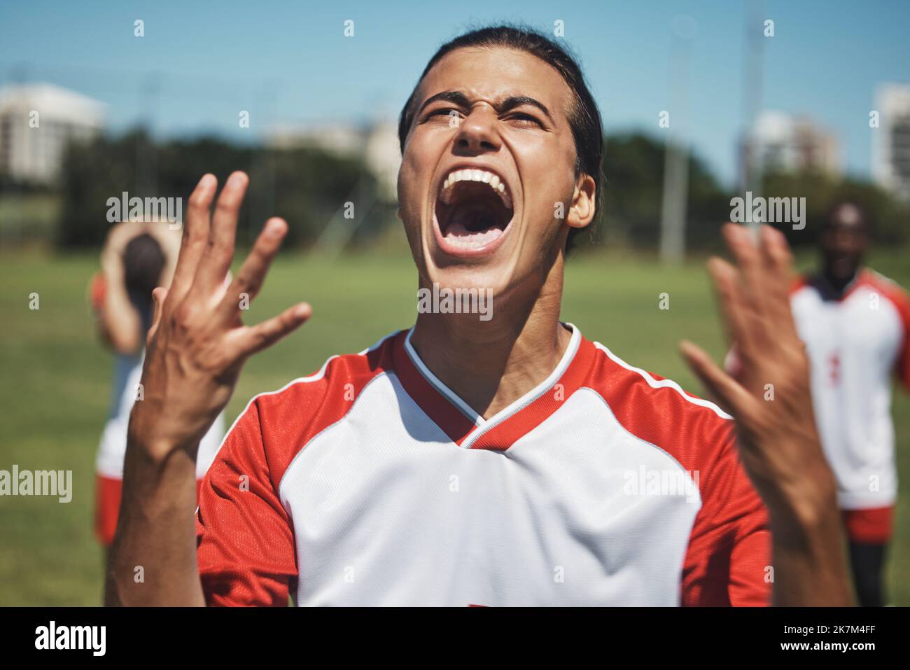 Man celebrating goal grass hi-res stock photography and images - Alamy