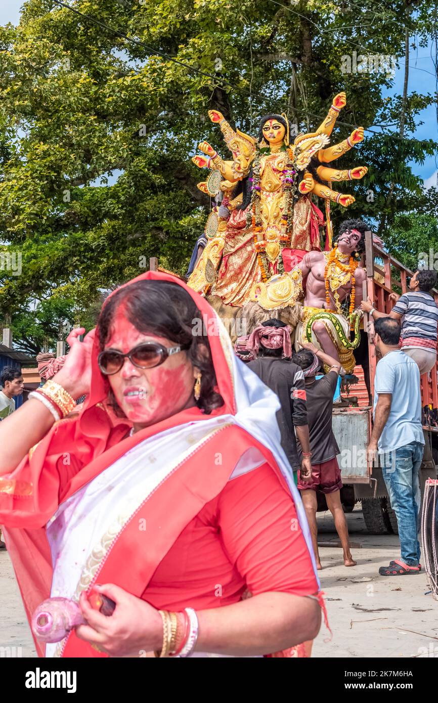 Devotees immerse Durga Idol on River Ganges during the last day of ...