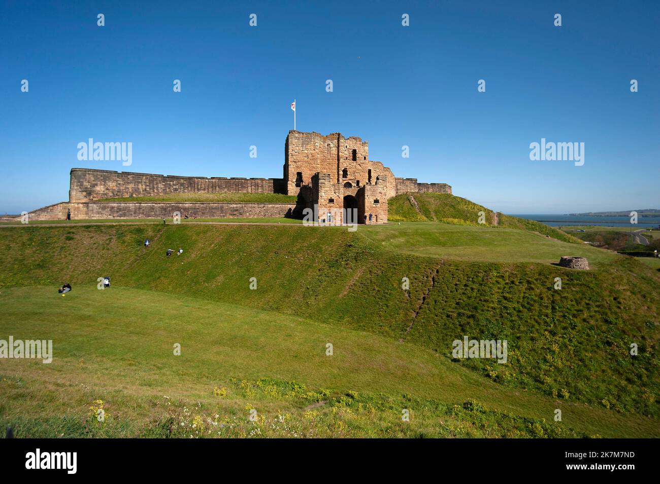 English heritage tynemouth castle and priory hi-res stock photography ...