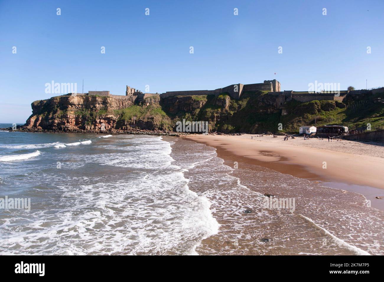 King Edwards Bay and Tynemouth Priory, Tynemouth, North East England ...