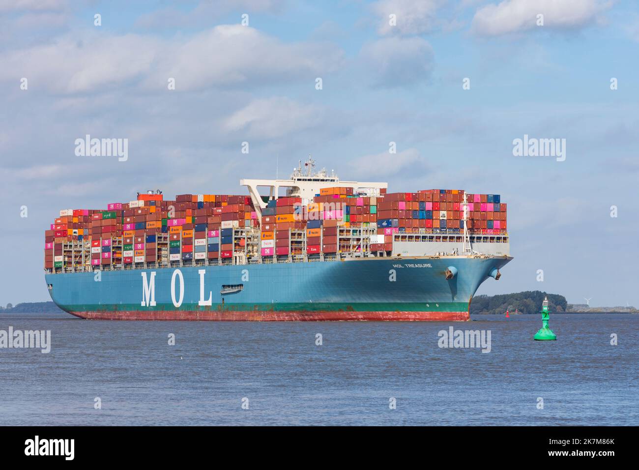 MOL TREASURE, container ship built in 2018 with a carrying capacity of ...