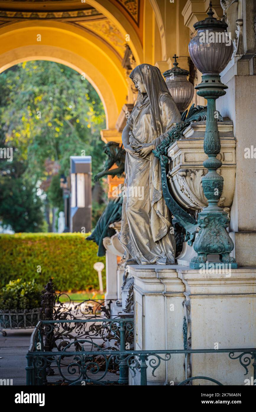 Vienna central cemetery gate 2 in Simmering Stock Photo - Alamy