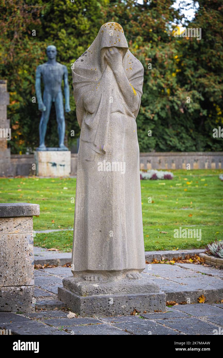 Vienna central cemetery gate 2 in Simmering Stock Photo - Alamy