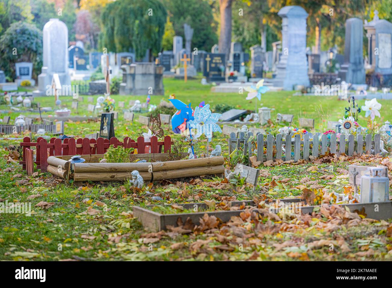 Vienna central cemetery gate 2 in Simmering Stock Photo - Alamy