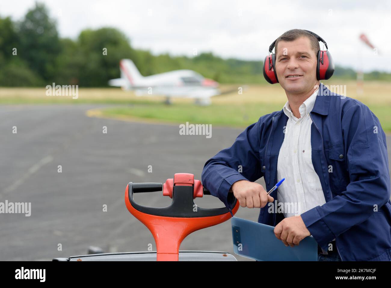 Air traffic controller man hi-res stock photography and images - Alamy