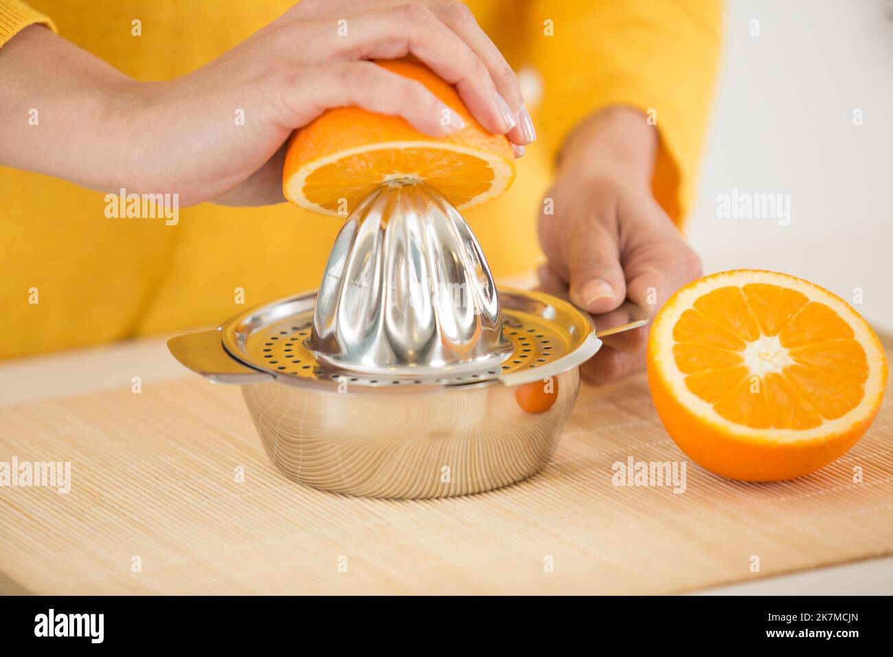 hands squeezing the juice of an orange Stock Photo - Alamy