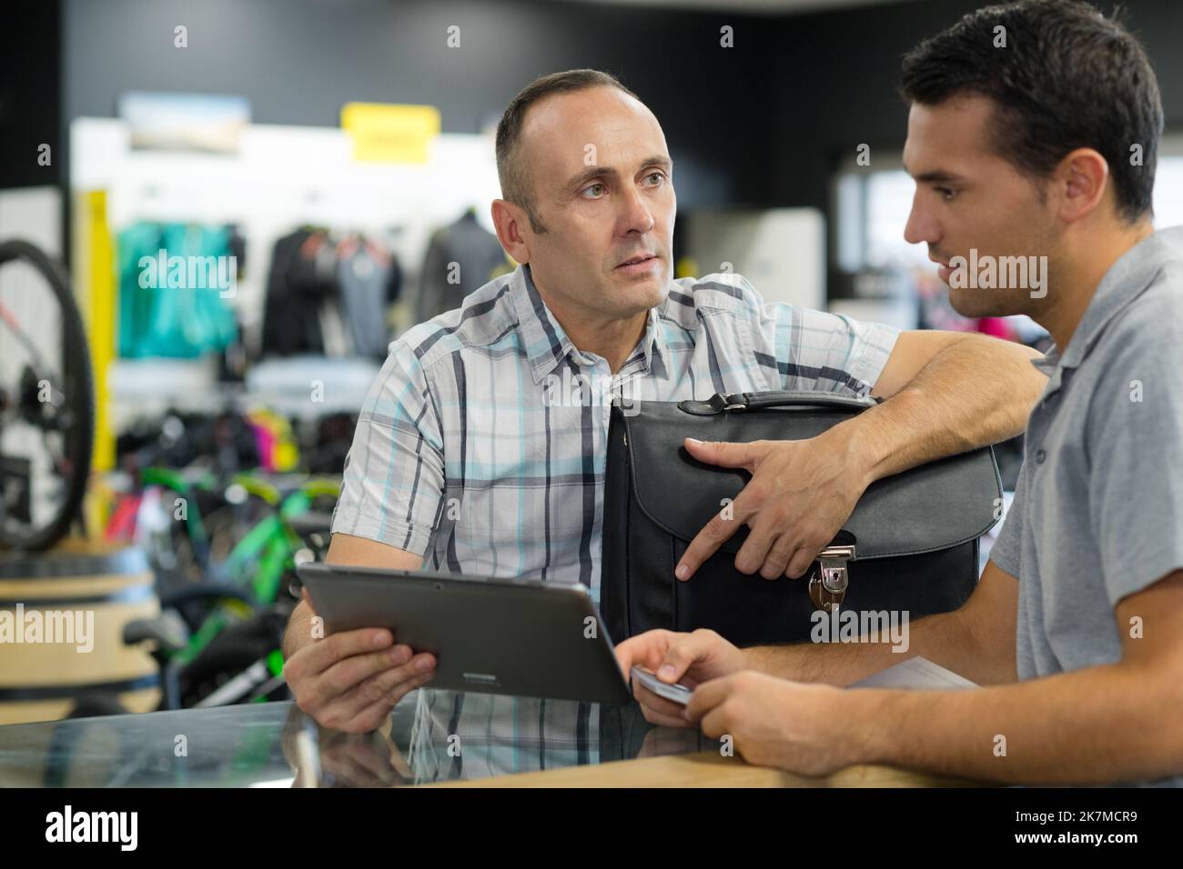 customer in a bicycle store Stock Photo - Alamy