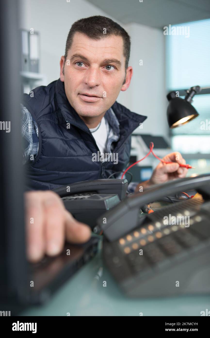 technician automotive using laptop checking engine Stock Photo - Alamy