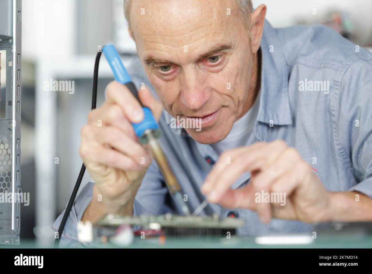senior engineer repairs a motherboard Stock Photo - Alamy