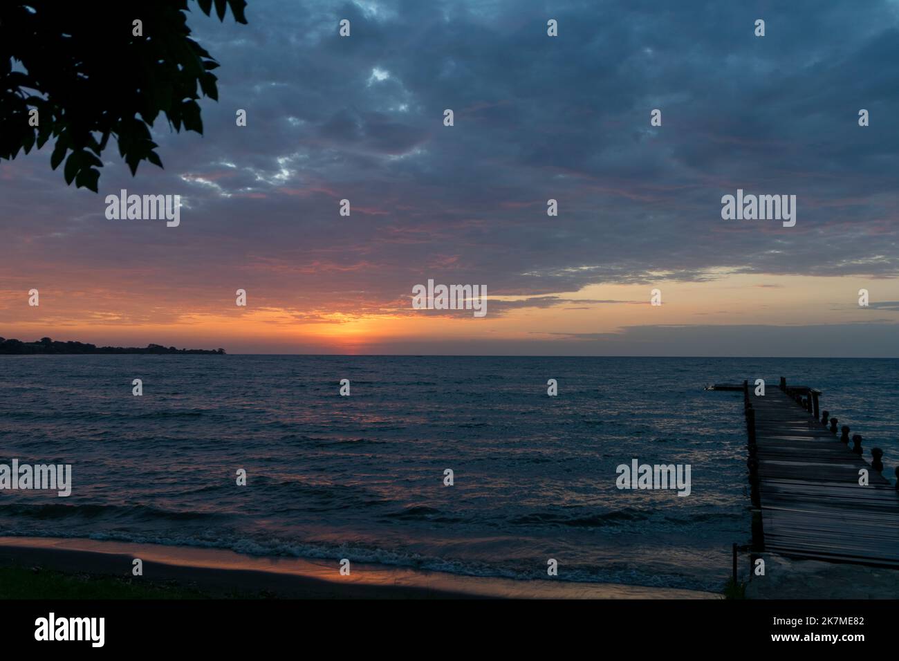 Boat dock at sunset hi-res stock photography and images - Alamy