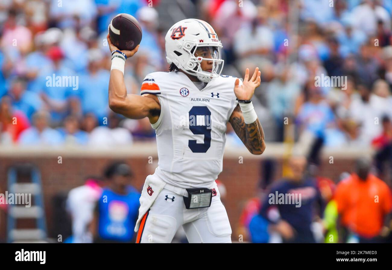 October 15, 2022: Auburn Tigers quarterback Robby Ashford prepares to ...