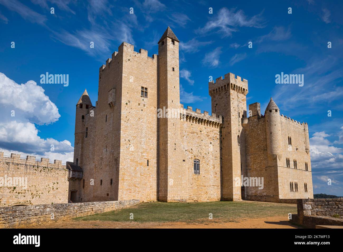 the castle of beynac in summer with blue sky Stock Photo - Alamy