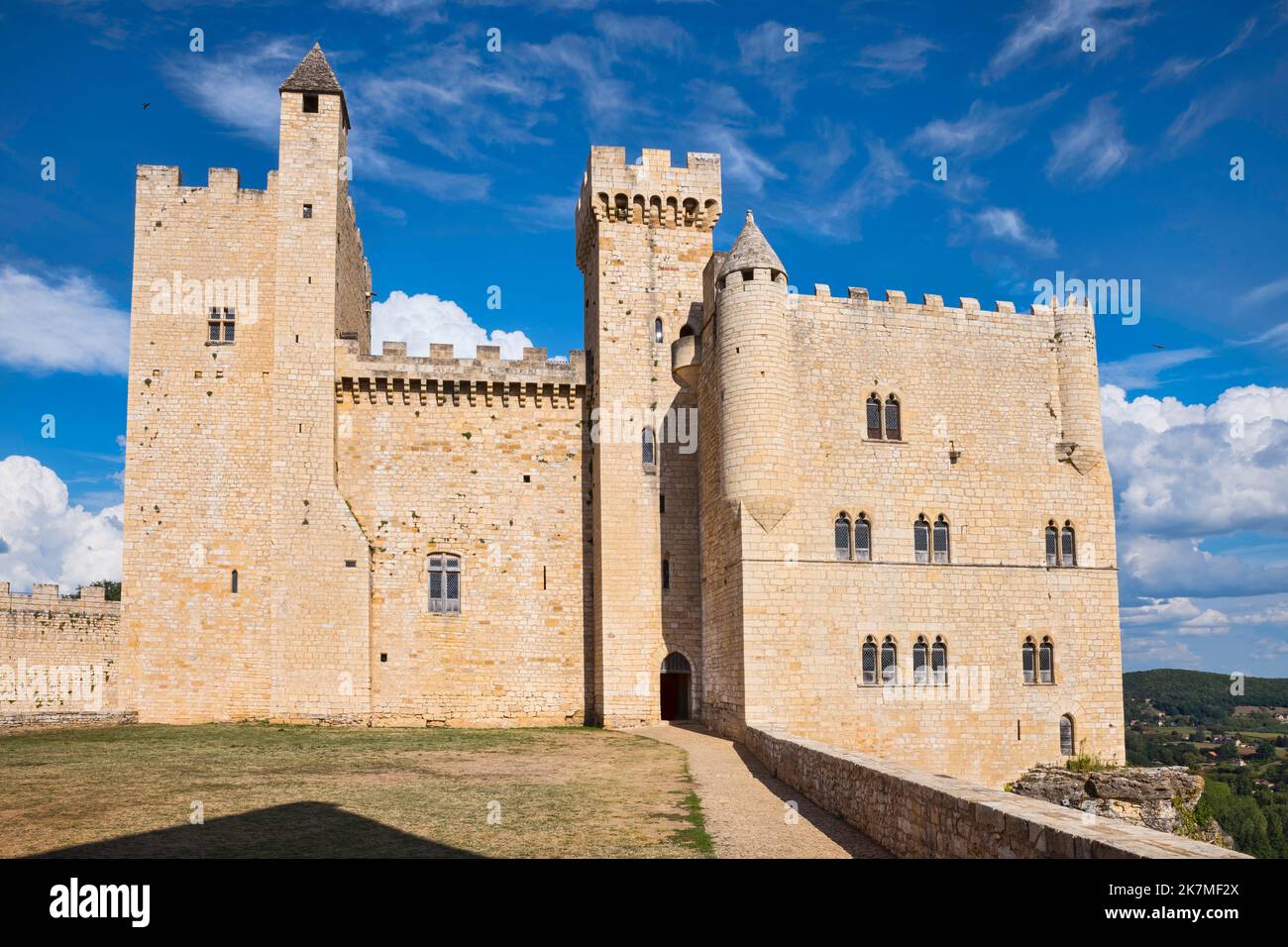 the castle of beynac in summer with blue sky Stock Photo - Alamy