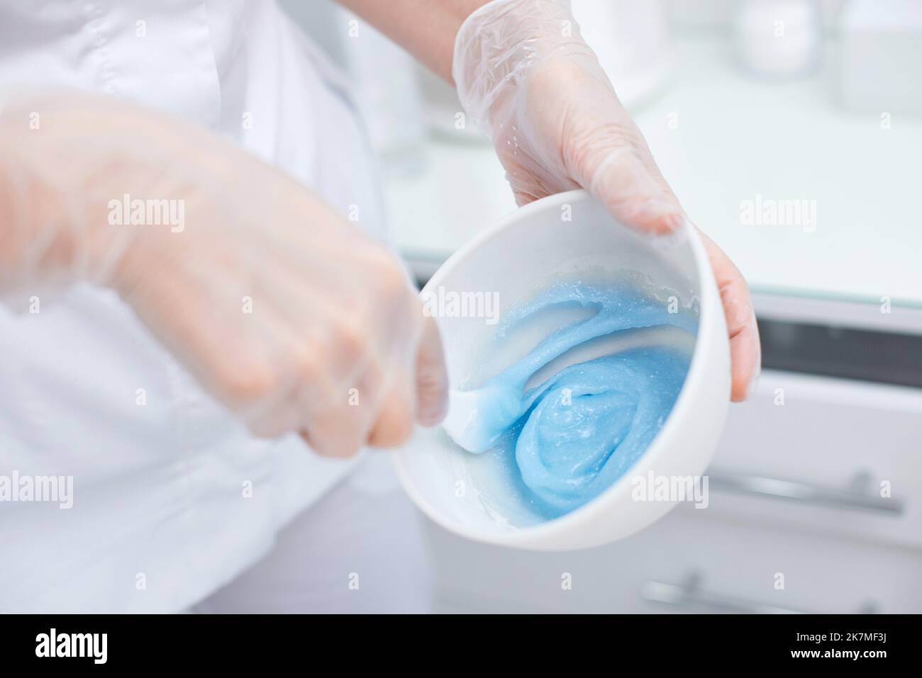 bowl with blue alginate mask in hands of beautician Stock Photo - Alamy