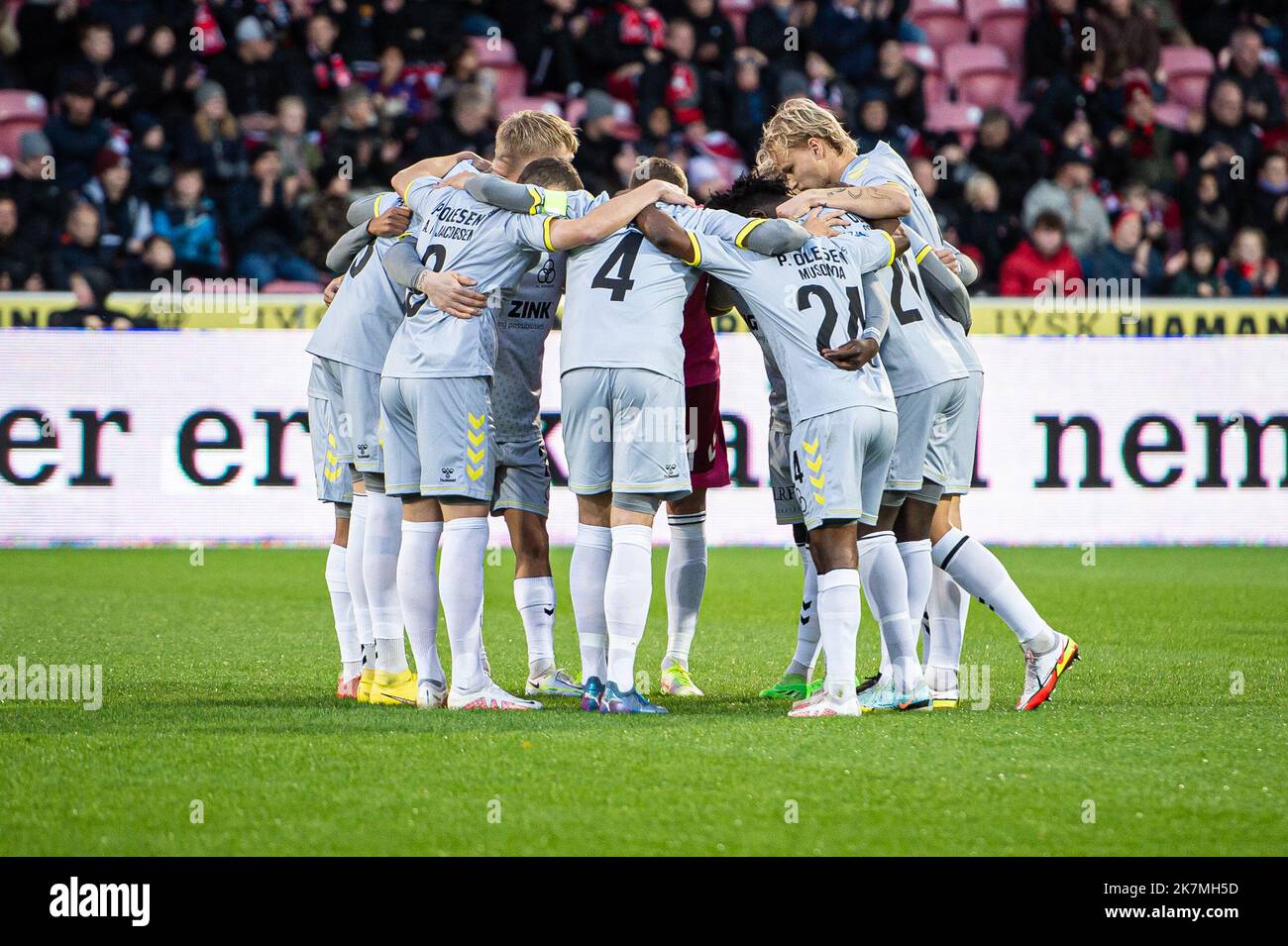 Herning, Denmark. 16th, October 2022. The players of AC Horsens unite ...