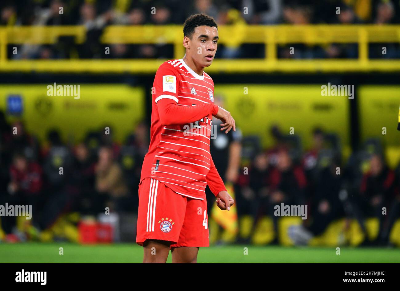 Bundesliga, Signal Iduna Park Dortmund: Borussia Dortmund vs FC Bayern ...