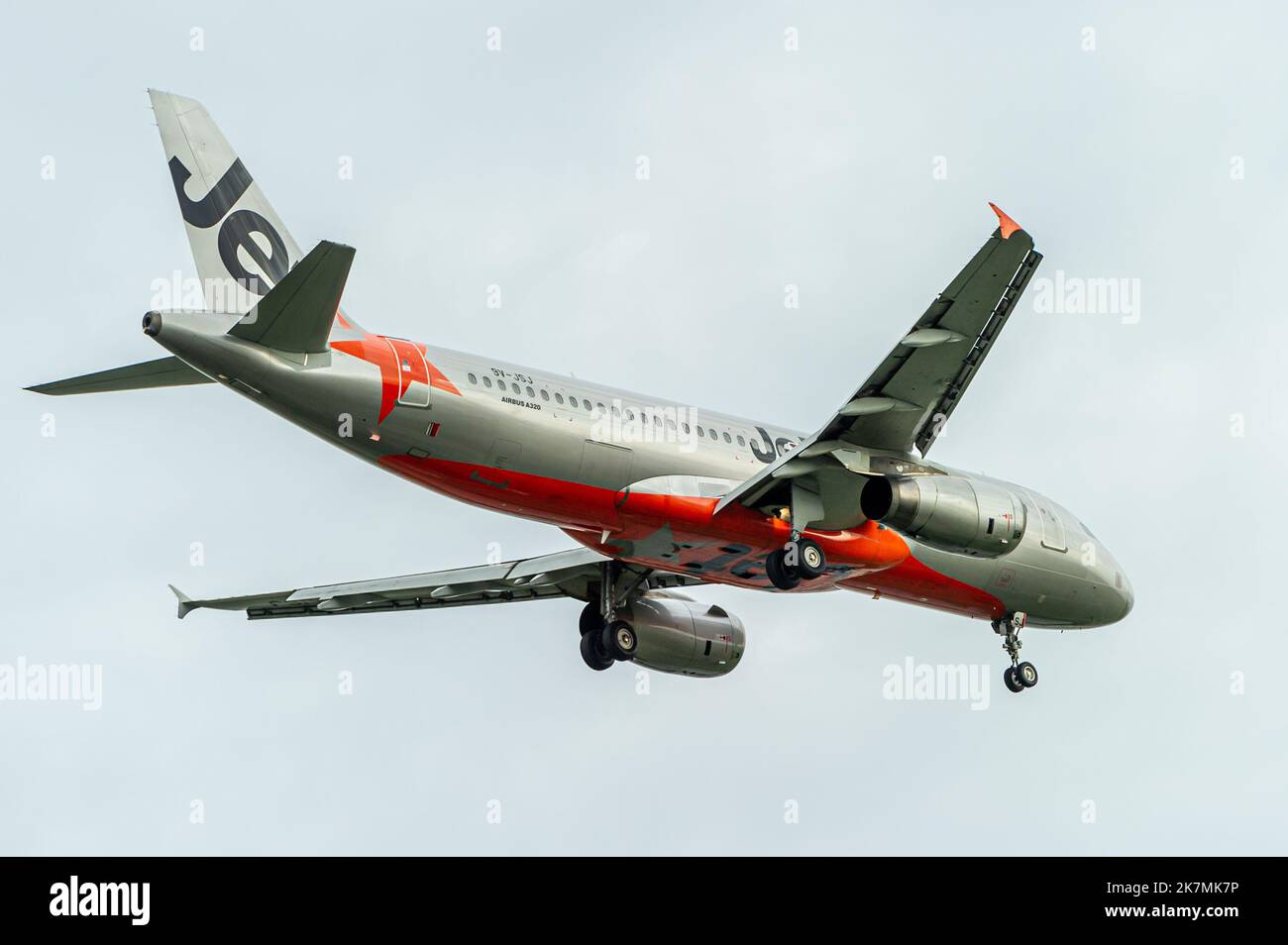 Jetstar Airbus A320-232 on final approach into Singapore Changi airport ...