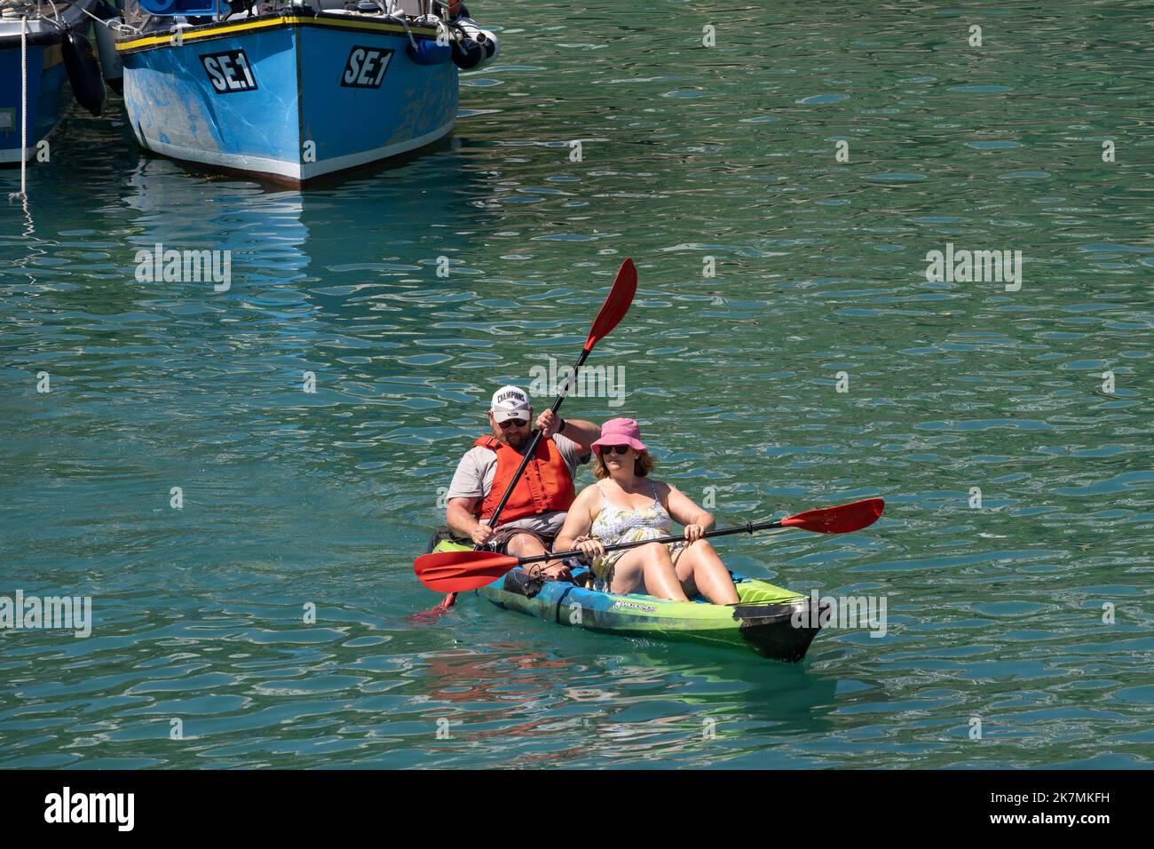Holidaymakers Visitors Couple Sit on Kayak Newqay Harbour In Cornwall ...