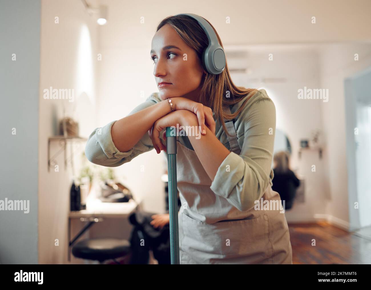 Listening to radio hi-res stock photography and images - Alamy