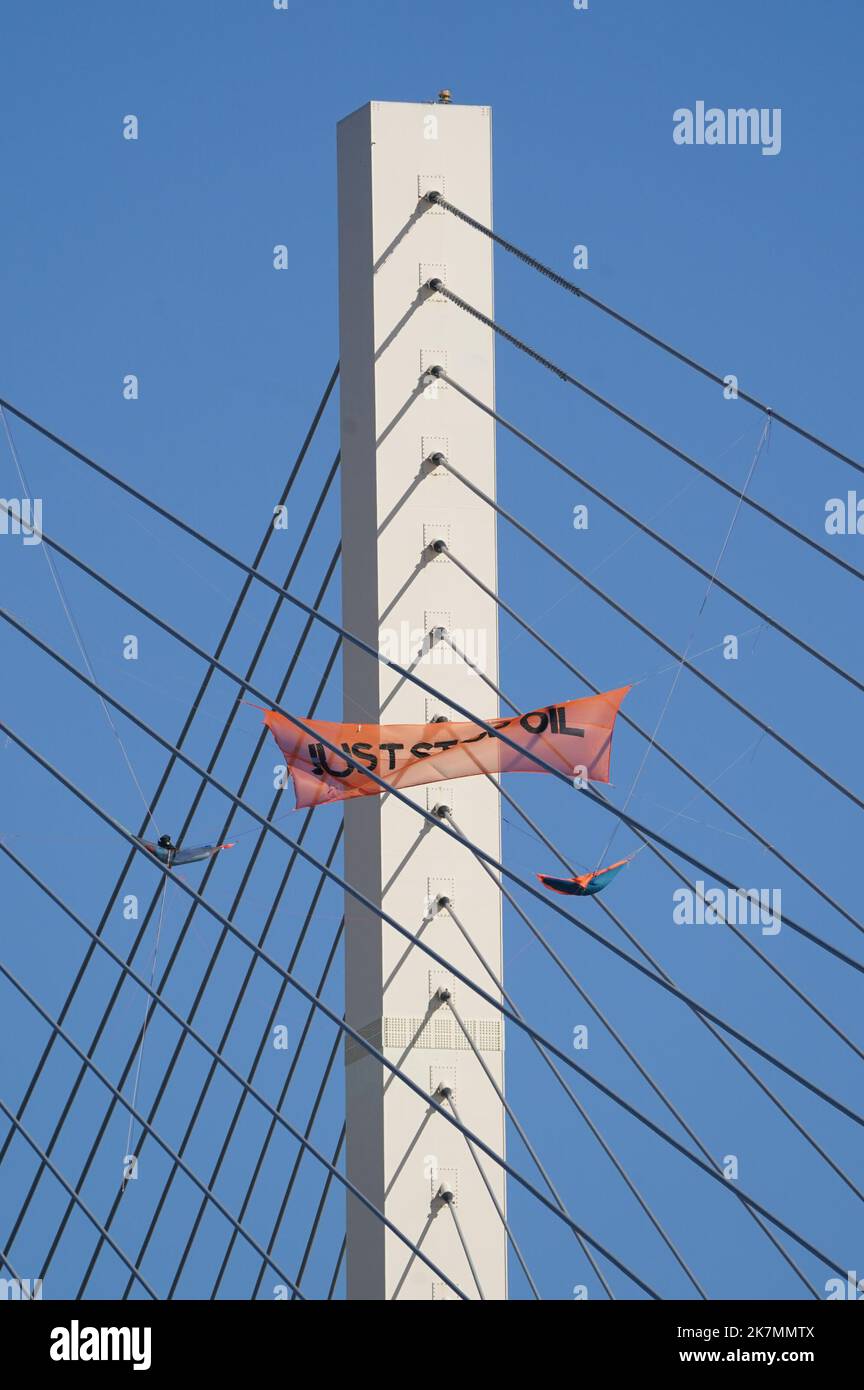 Just Stop Oil protesters continue their protest for a second day on the ...