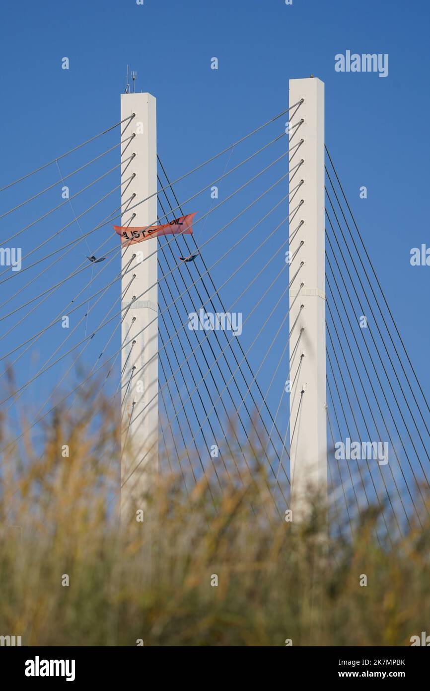 Just Stop Oil protesters continue their protest for a second day on the ...