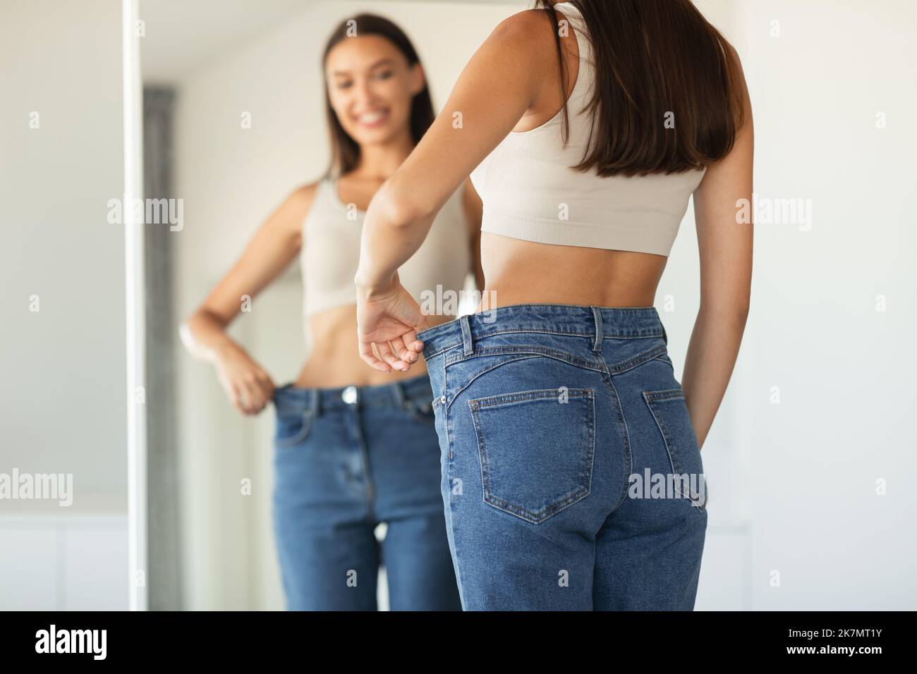 Comparing size comparison hi-res stock photography and images - Alamy