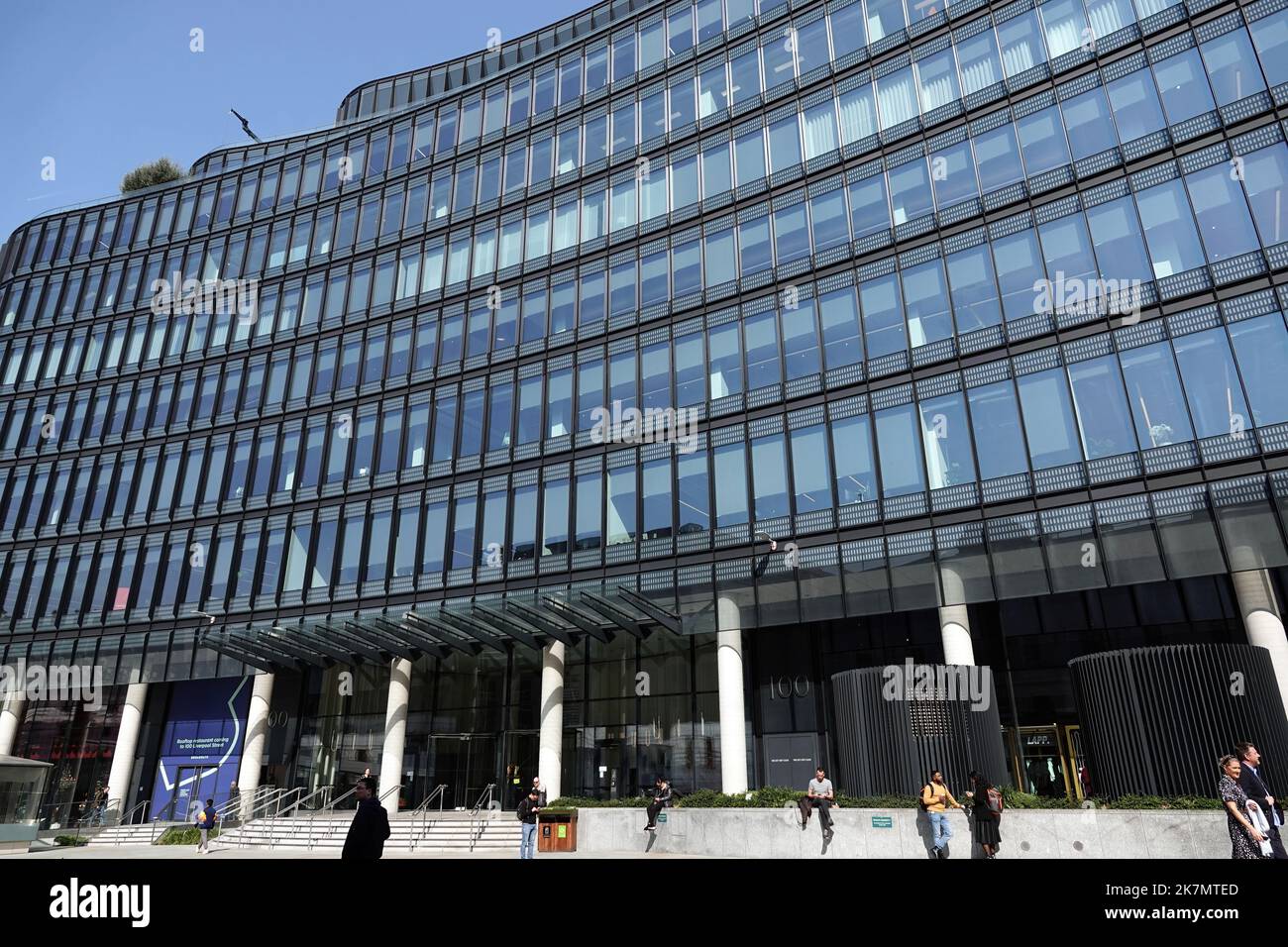 A modern office building at 100 Liverpool Street in the morning Stock ...