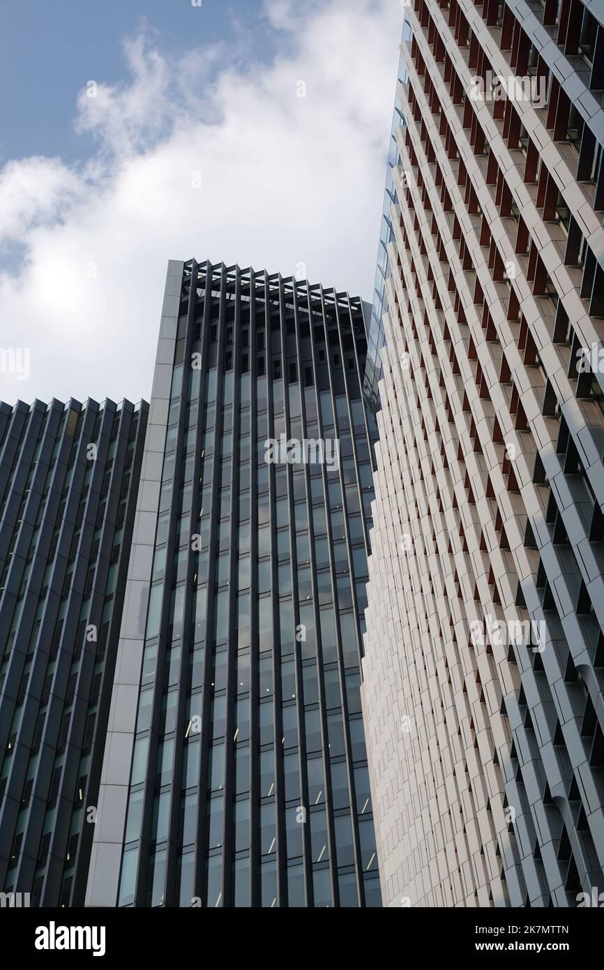 Modern commercial skyscrapers hi-res stock photography and images - Alamy