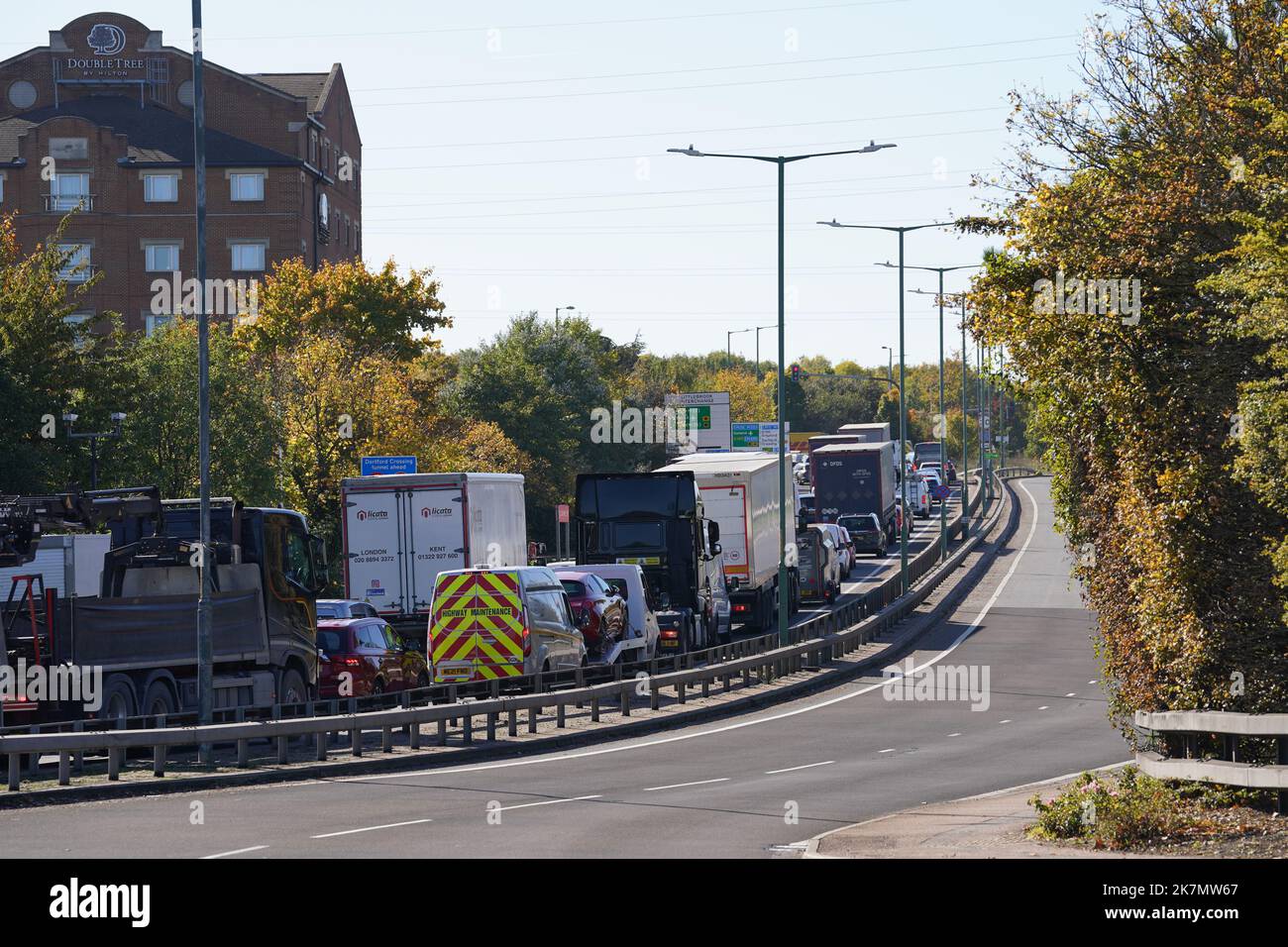 Traffic builds up as Just Stop Oil protesters continue their protest ...