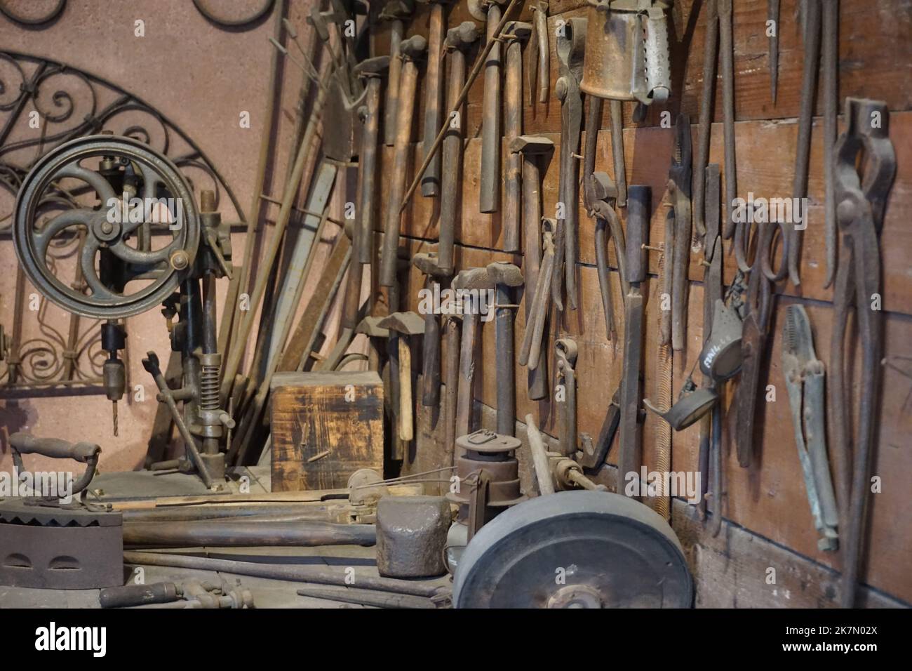 Old carpenter workshop hi-res stock photography and images - Alamy