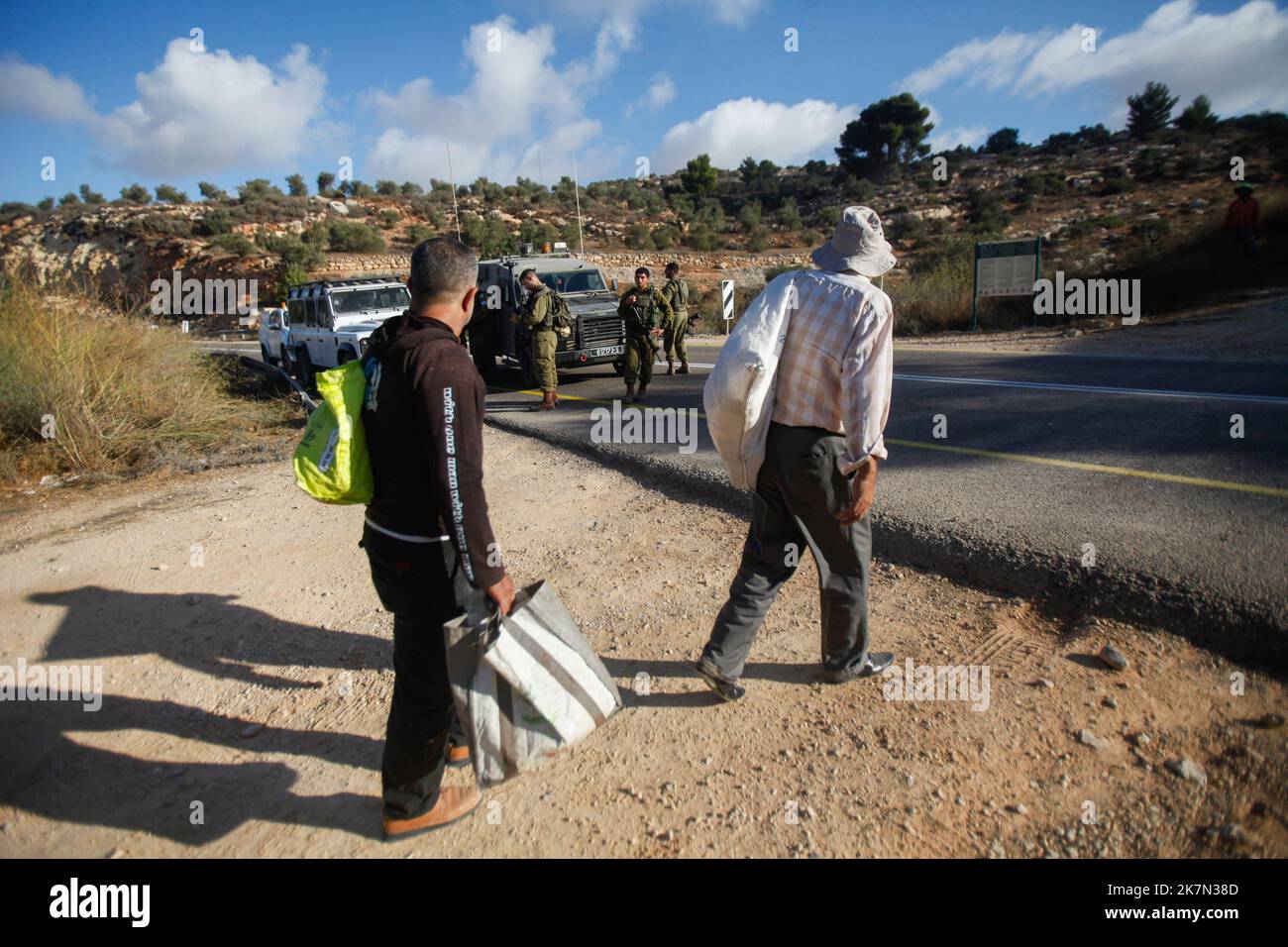 Nablus, Palestine. 18th Oct, 2022. Israeli soldiers seen standing guard ...