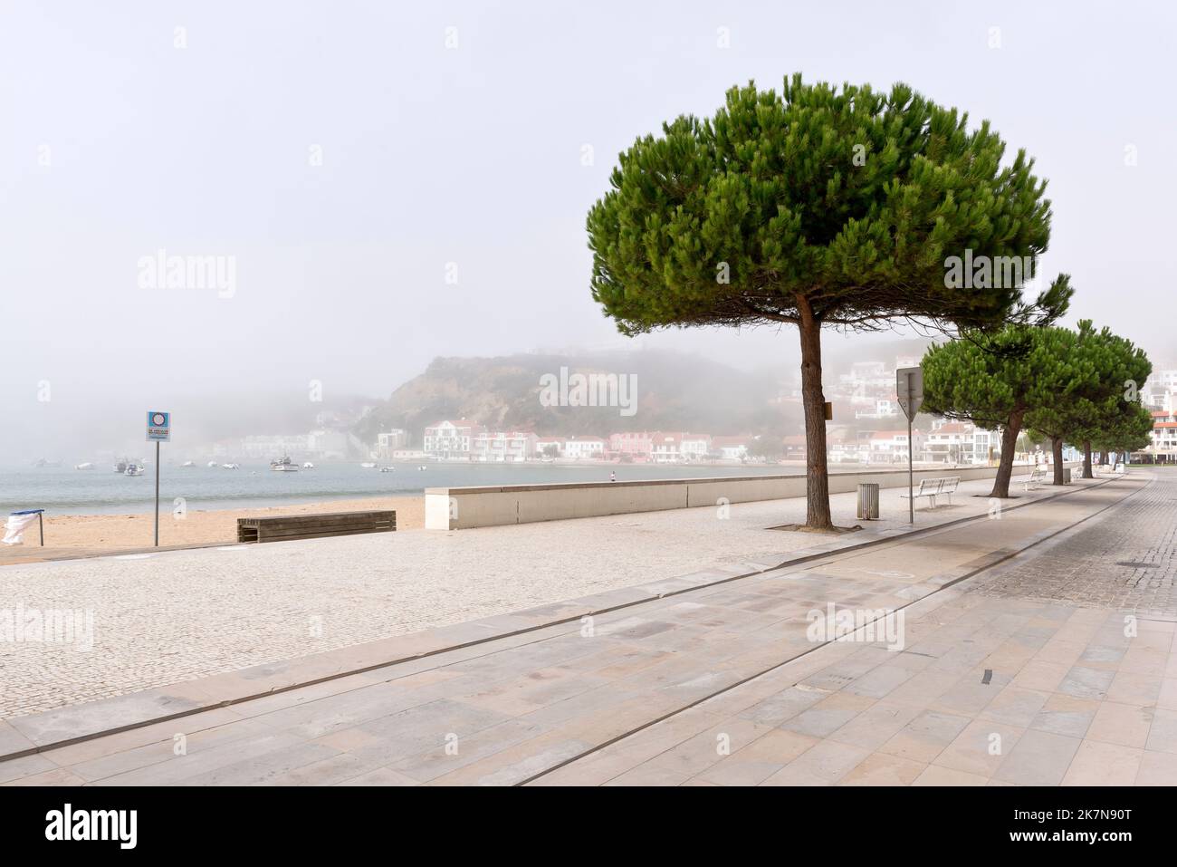 Praia de sao martinho do porto hi-res stock photography and images - Alamy