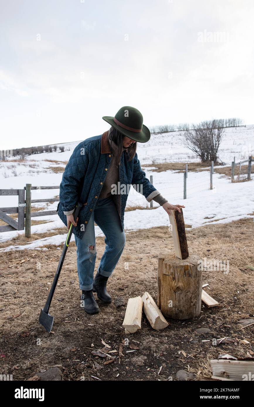 Woman chopping wood hi-res stock photography and images - Alamy